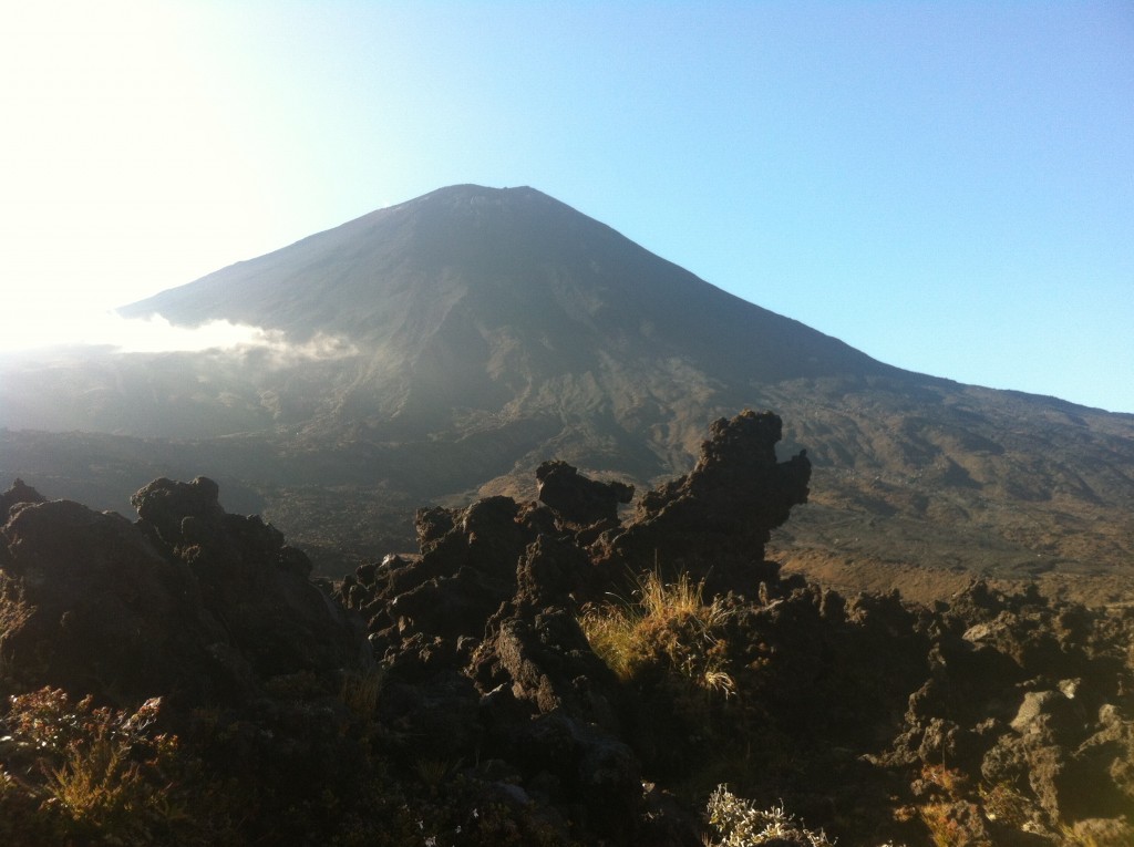 How to do the Tongariro Alpine Crossing – Bridge the Travel Gap